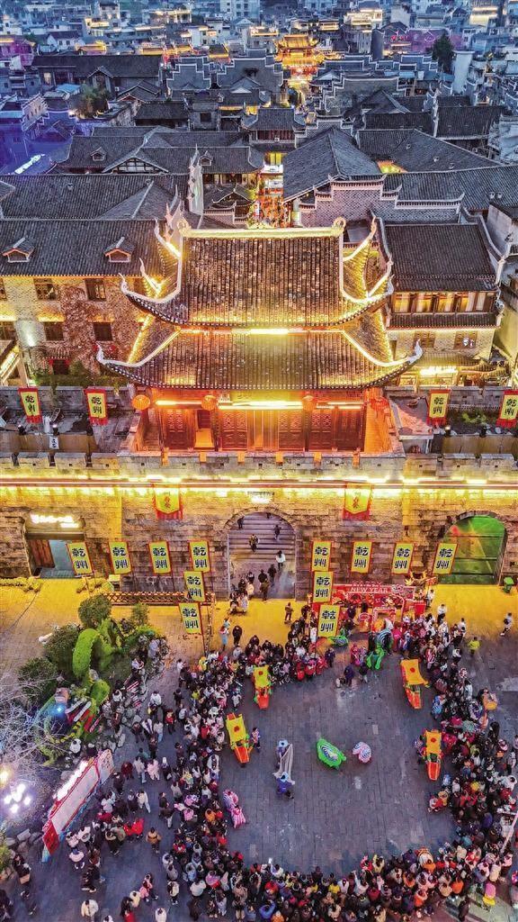 The mountains and rivers share the same vein, "Xiang" shows open "Huai ...