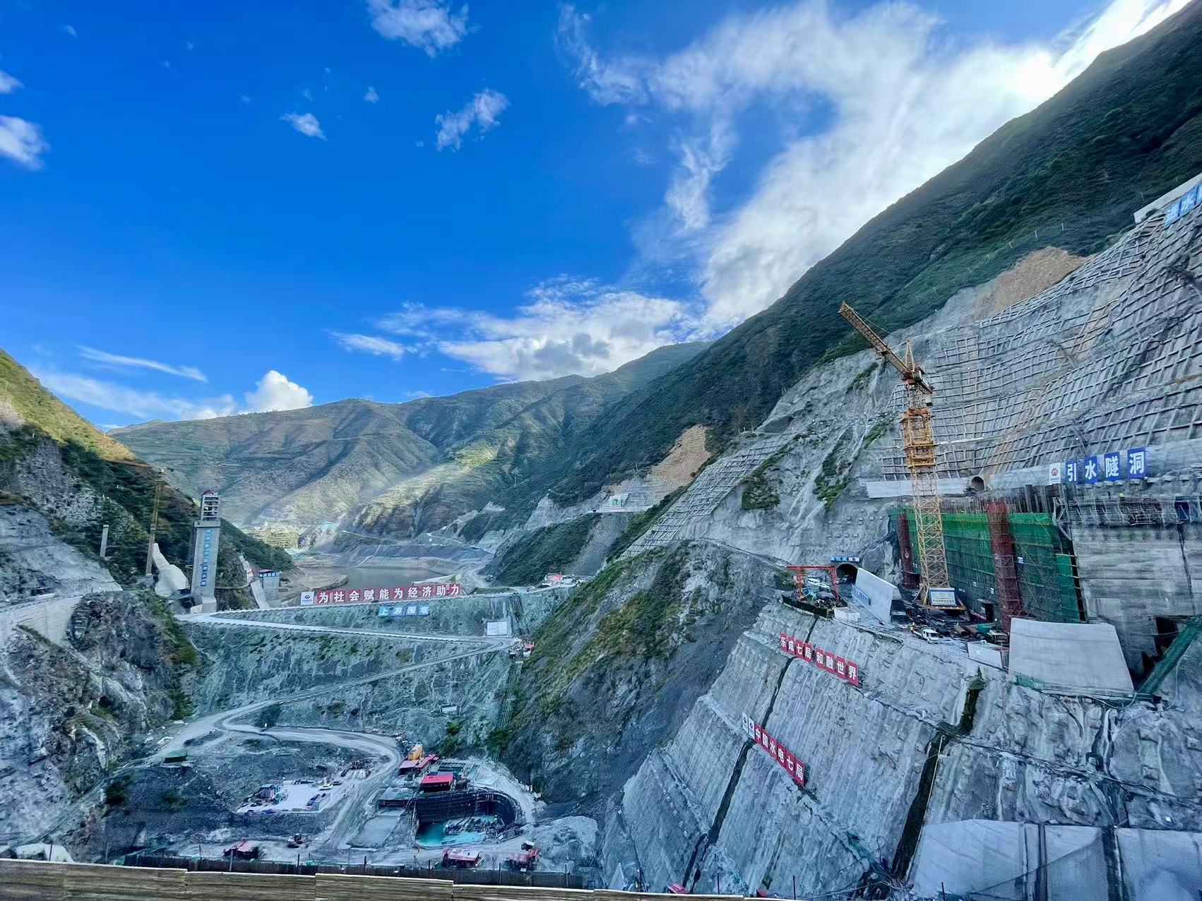 The Jinchuan Hydropower Station dam has been filled to the top and is ...