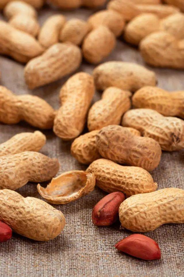 Eat a few peanuts on an empty stomach in the morning for half a month ...