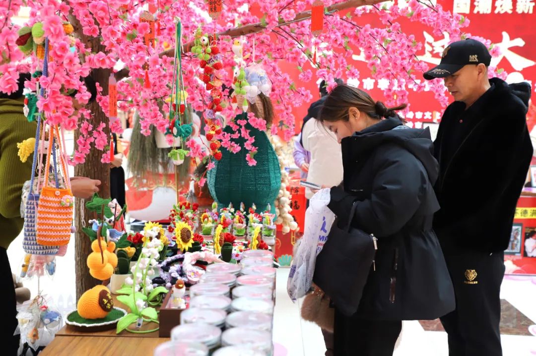 [Celebrate the New Year with Ling] The New Year atmosphere is getting ...