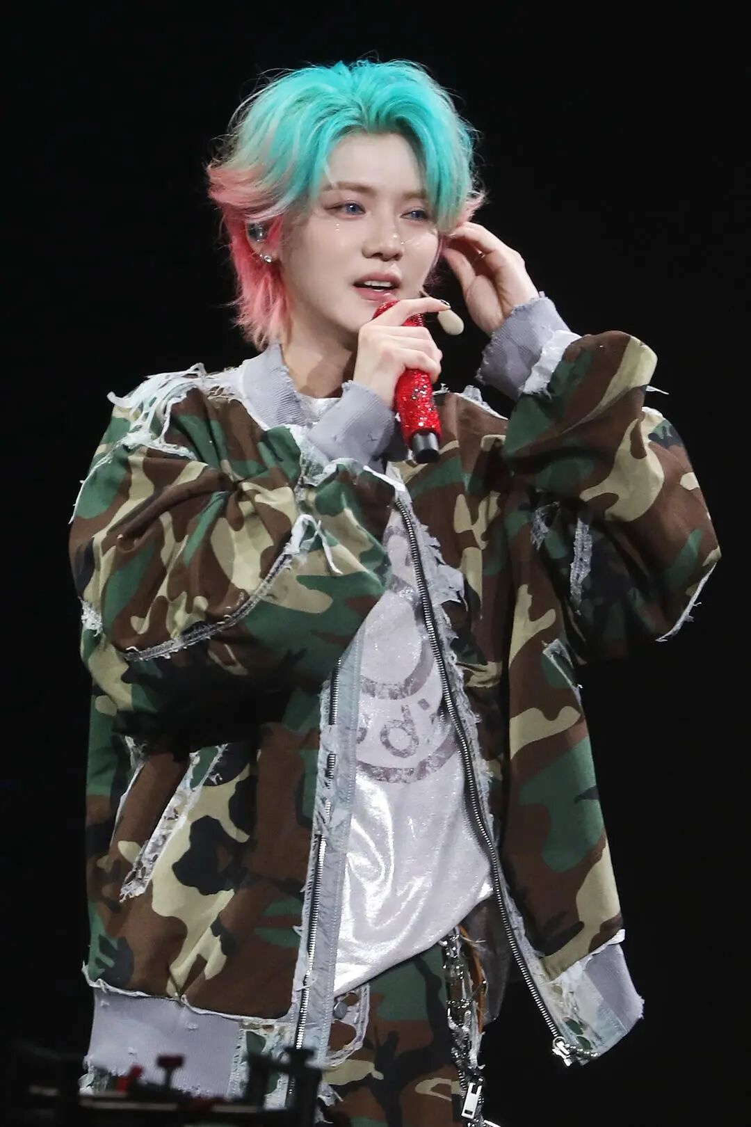 Studios of several celebrities, including Guan Xiaotong, Lu Han, and ...