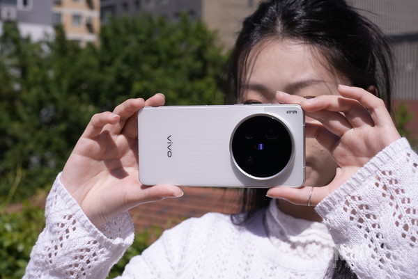 vivo X200 Ultra: "All-round V-single" puts three good Zeiss lenses in ...