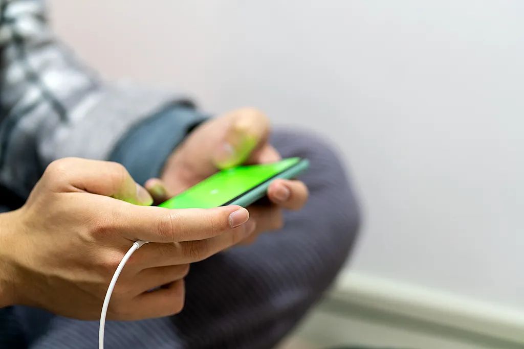 Danger! Playing with your phone like this may result in electric shock ...