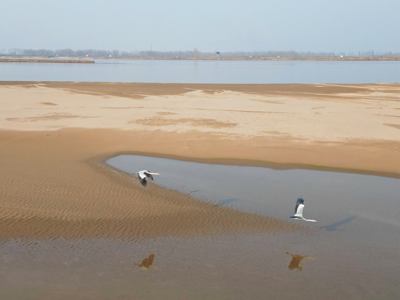 Looking down from the air, how beautiful is the Yellow River? - iNEWS