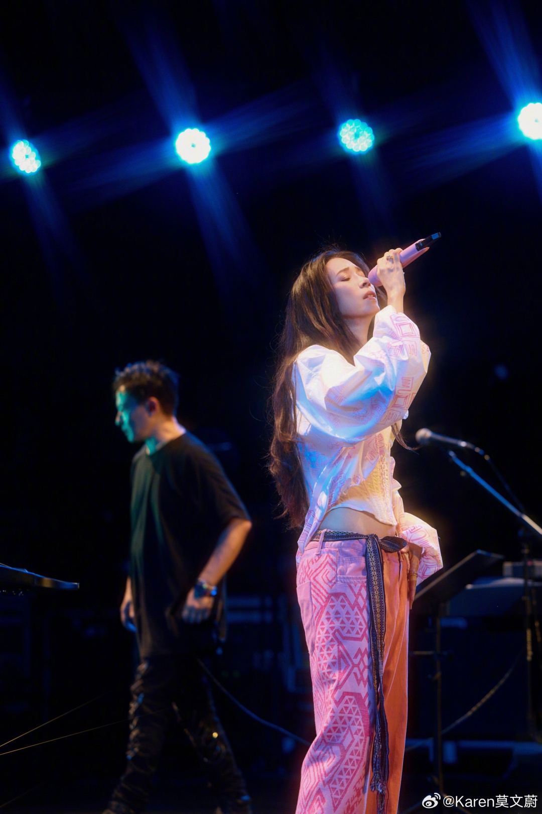 Singer Karen Mok announces cancellation - iNEWS