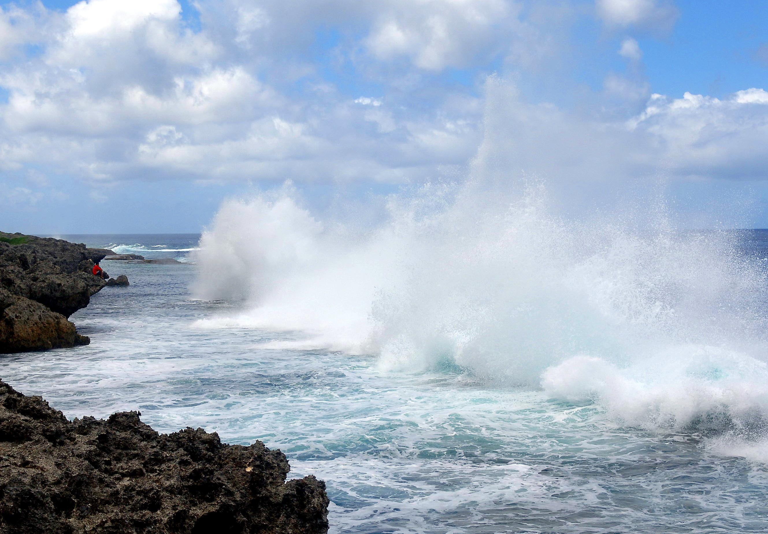 Tonga volcano erupts!Triggered by the tsunami, the shock wave reached ...