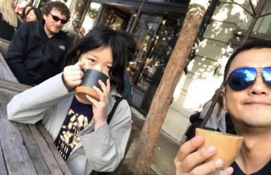 A netizen ran into Li Yan and her stepmother Haiha Jinxi for shopping ...