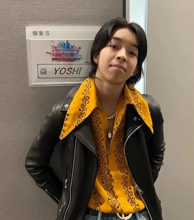 At the funeral of talented singer YOSHI, "Demon Boy" Lin Jiashu cried ...