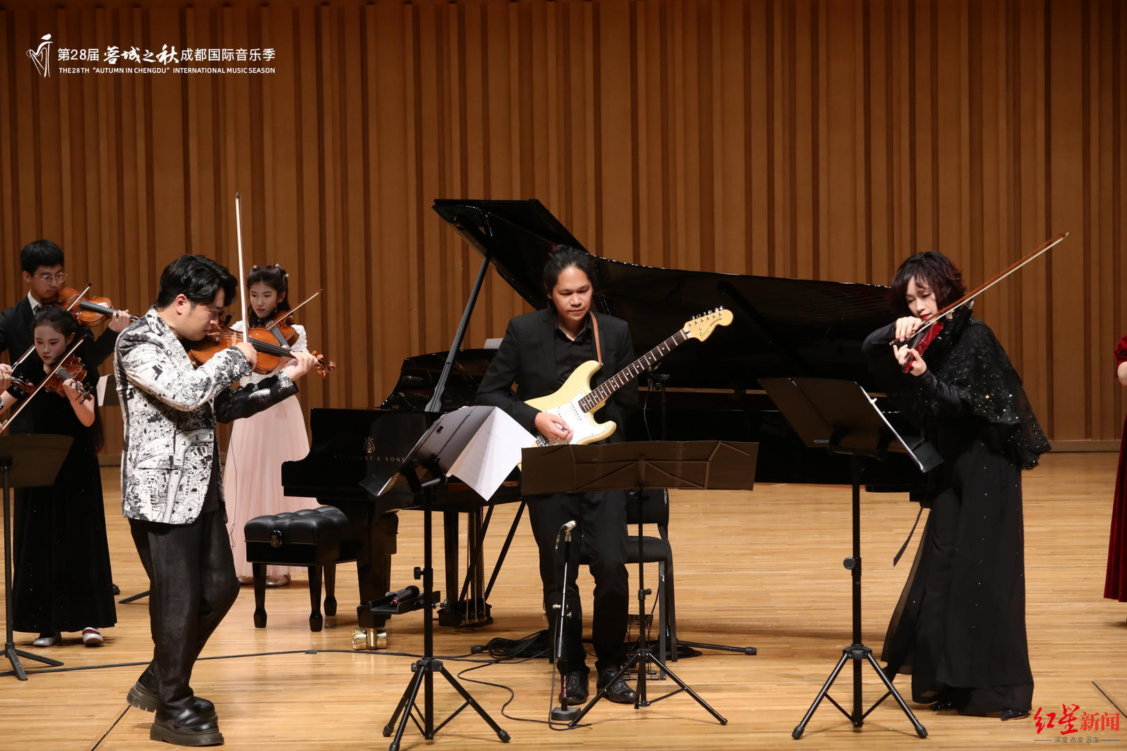 Last night, Wang Weizhi and his friends conveyed their love for life with classic works - iNEWS