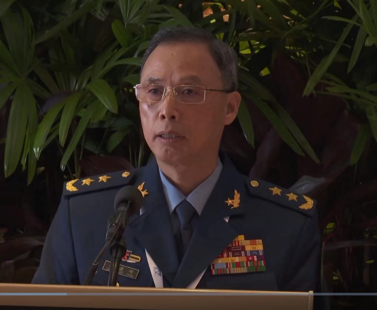 The Lieutenant General of the People's Liberation Army sent three ...