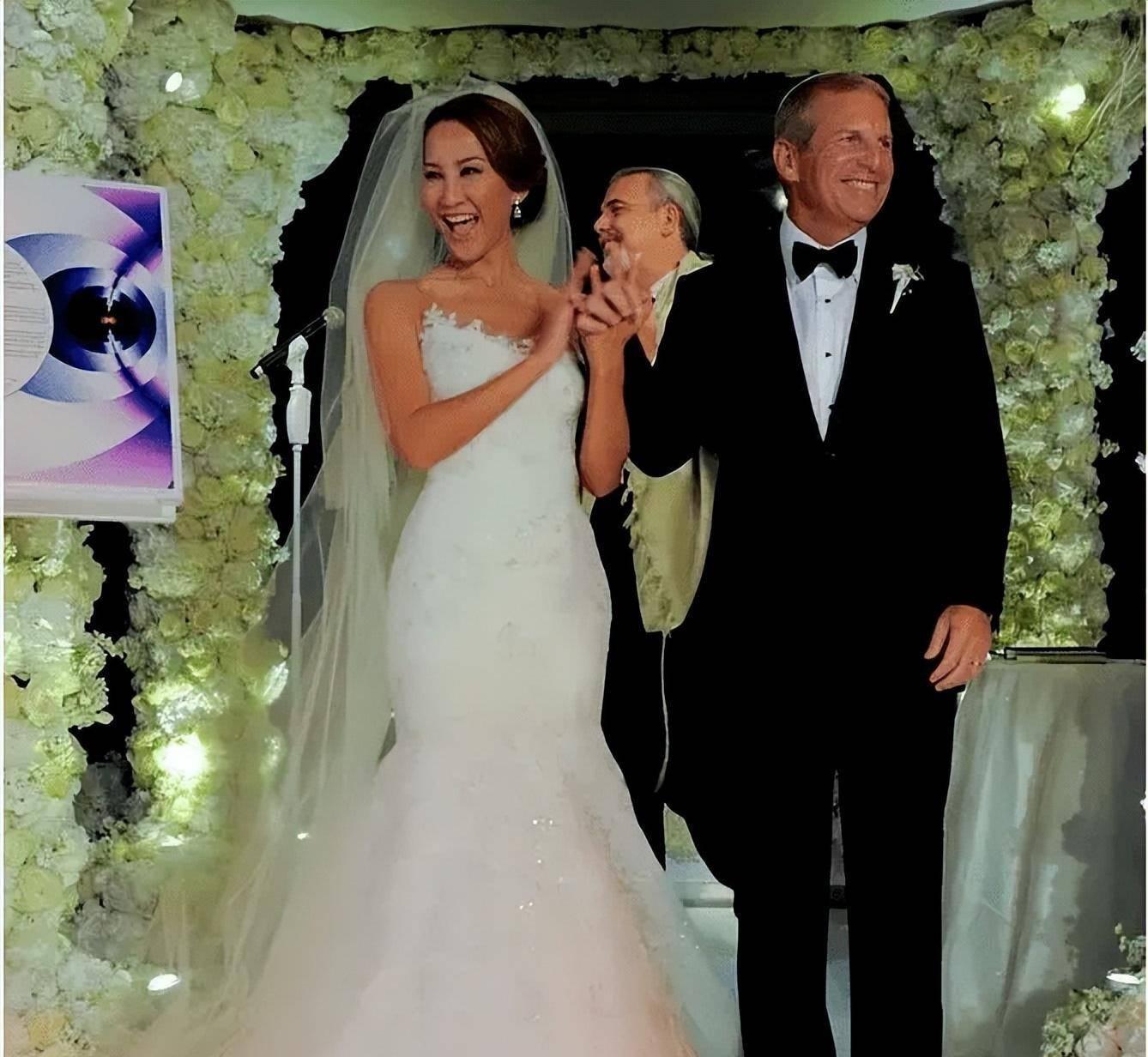 Coco Lee's husband is a pseudo-rich man who has been removed from his ...