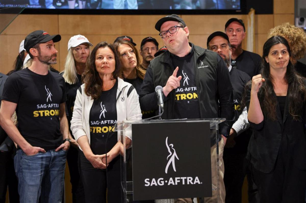 170,000 screenwriters and actors in Hollywood went on strike at the ...