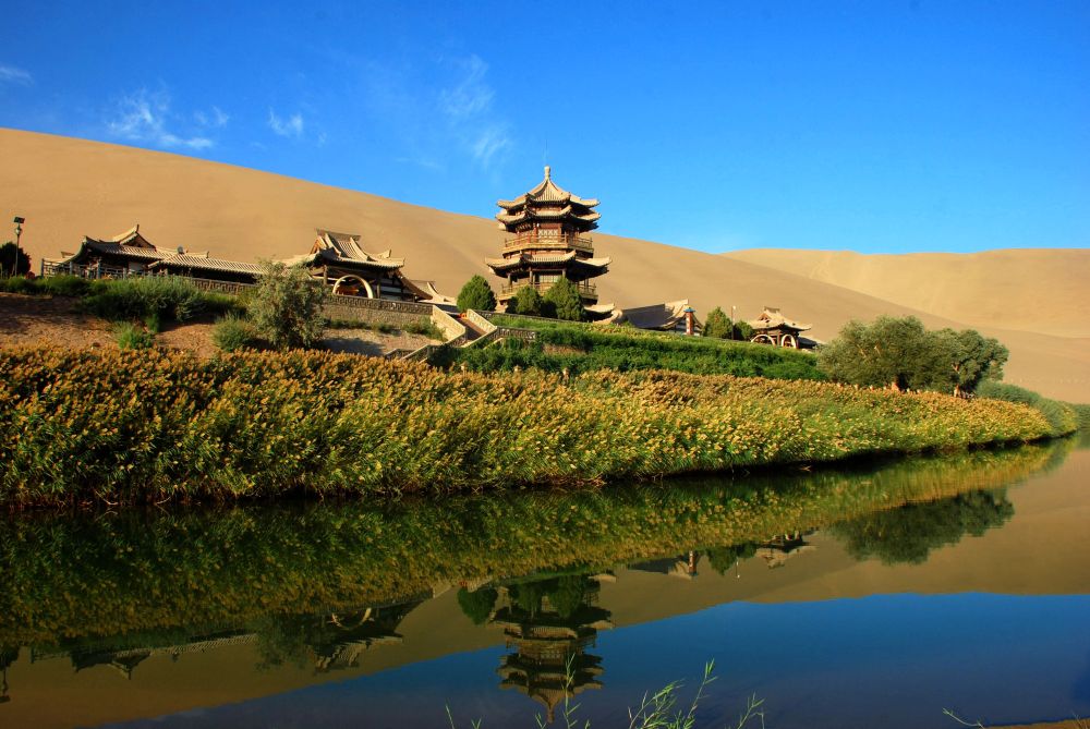 Running and reading Dunhuang - iNEWS