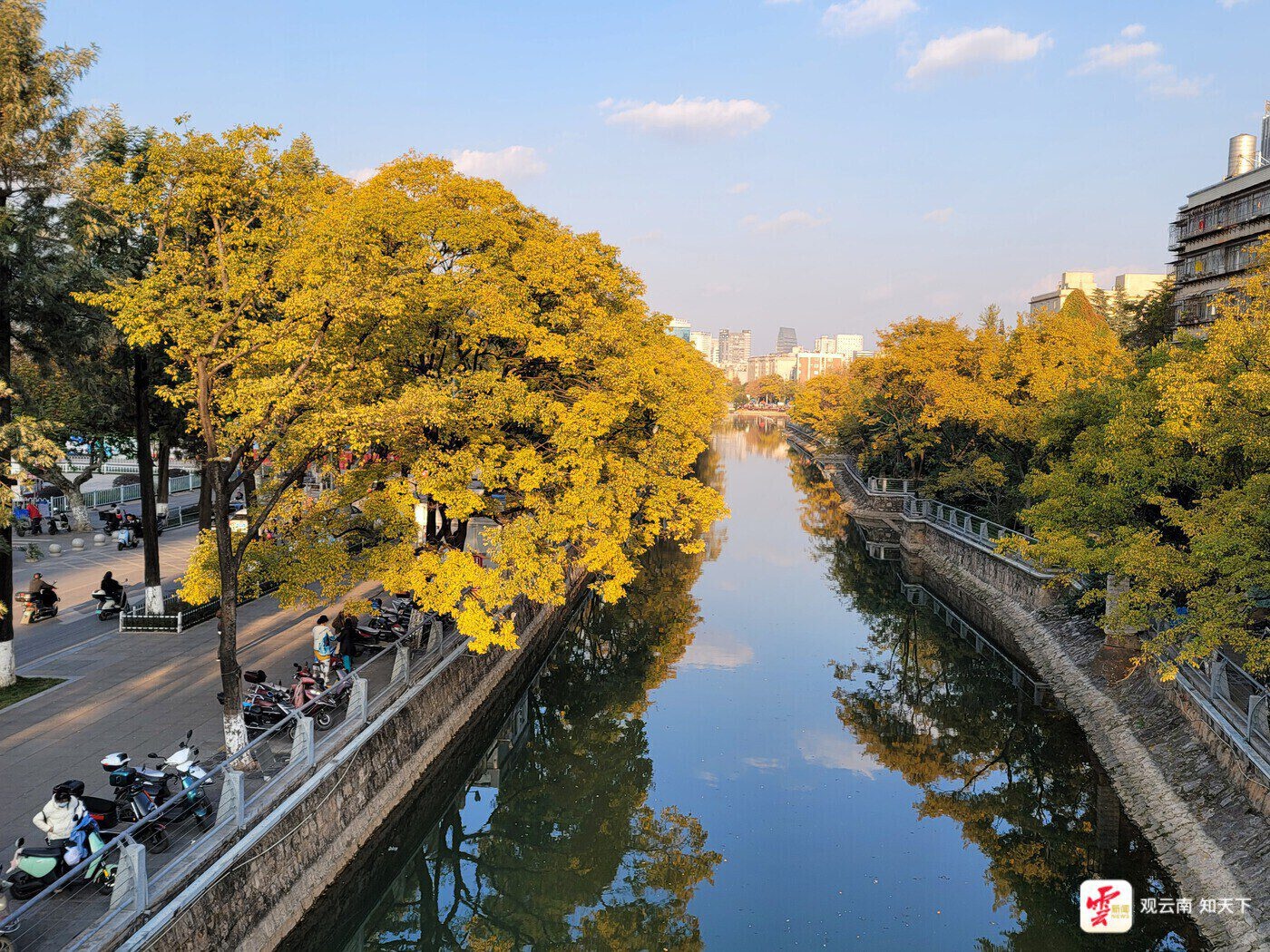 This warm color along the Daguan River in Kunming is so amazing! - iNEWS