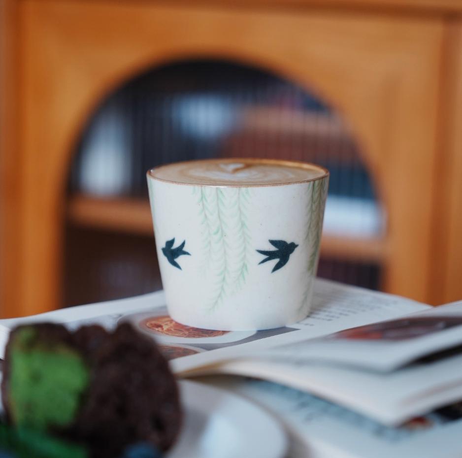 Why is it easier to create latte art with a pig-shaped cup? - iNEWS