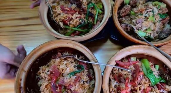 A 40-year-old man opened a clay pot rice restaurant. His signature ...