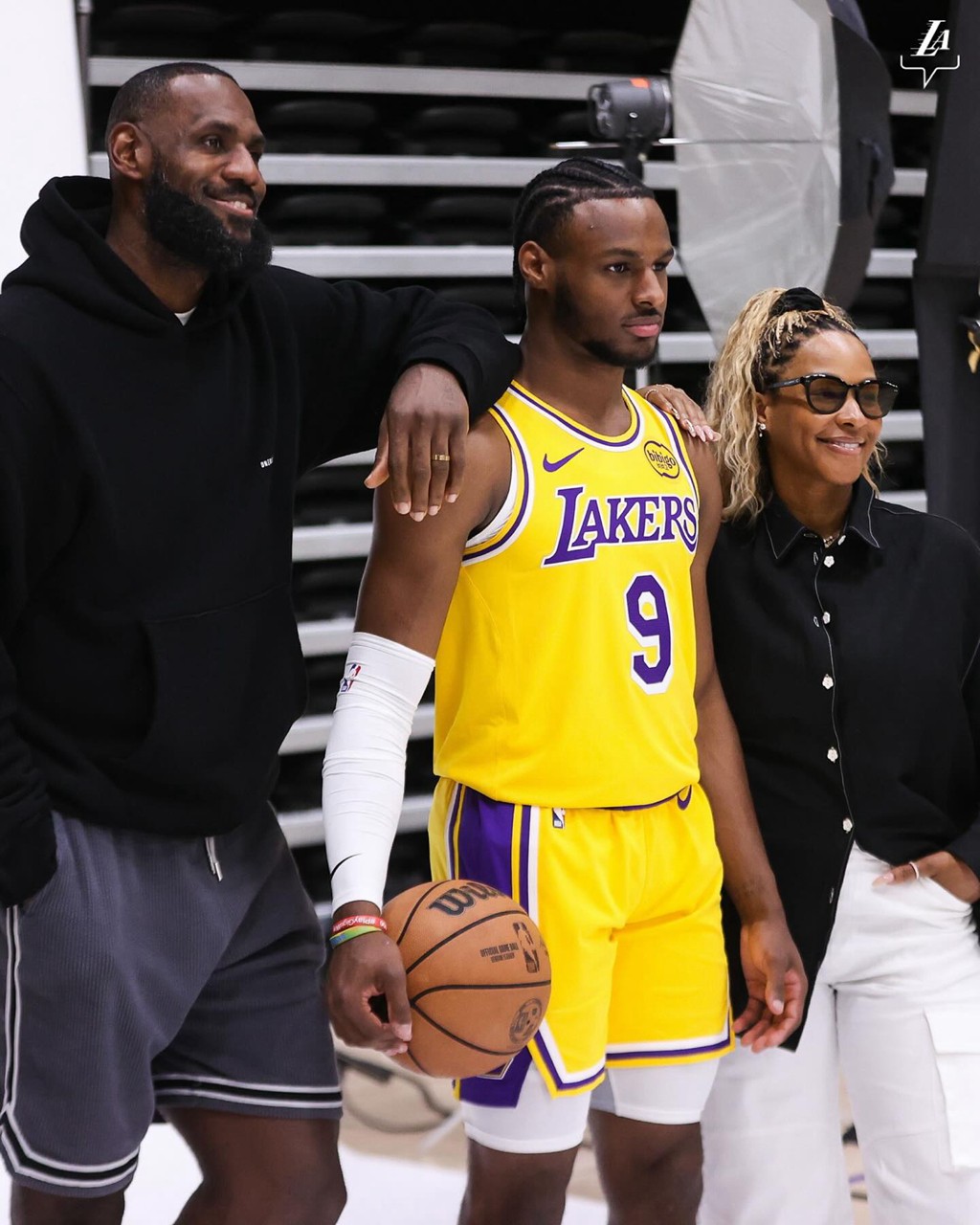 Bronny wears Lakers uniform for the first time! He wears these shoes ...