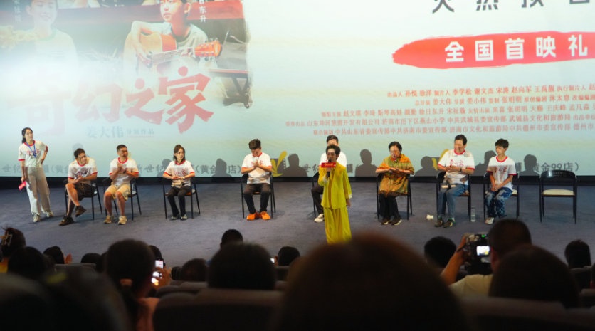 12-year-old child star Guo Boyi's D#7 performance at a roadshow ...