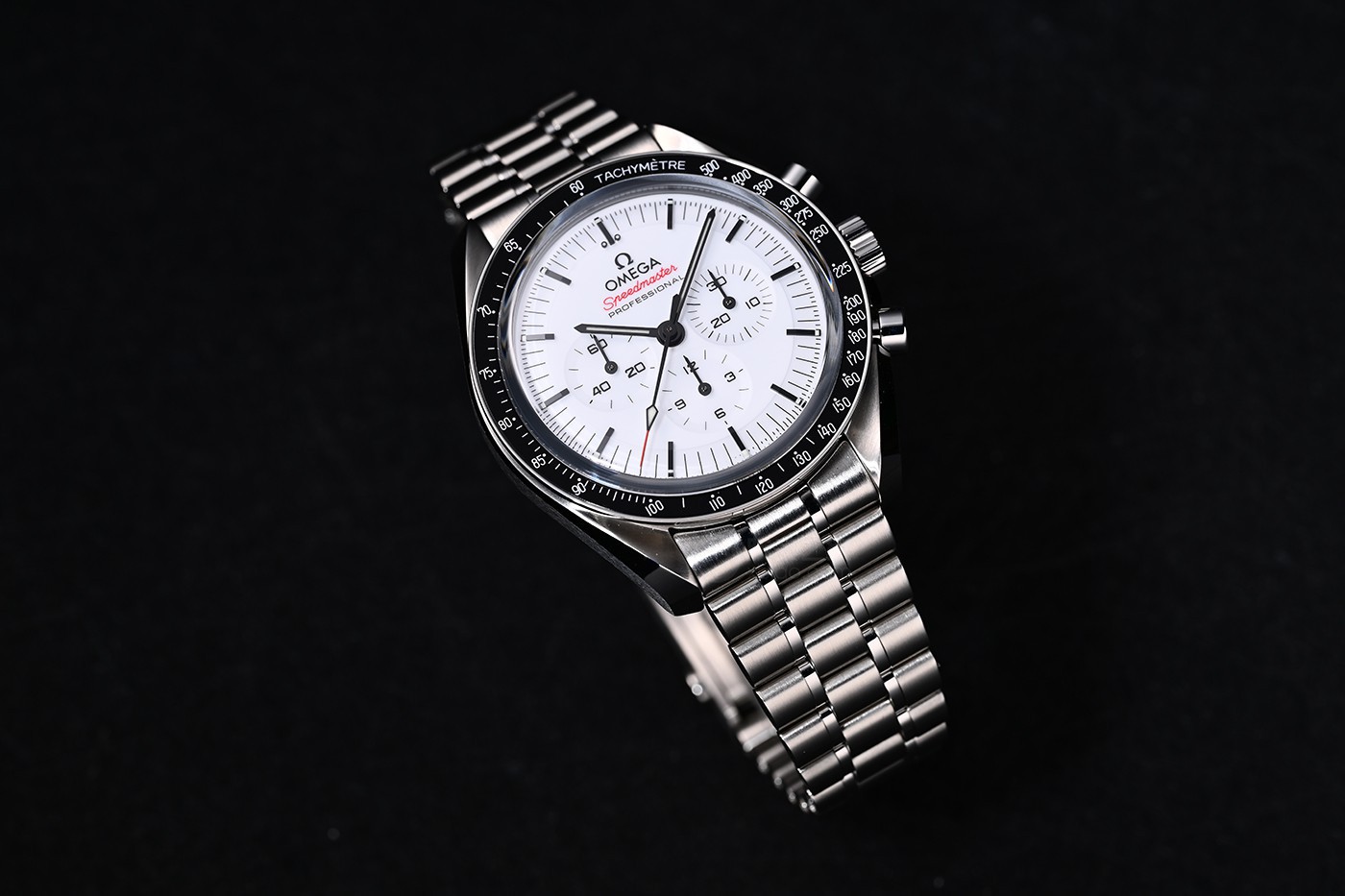 The Omega Speedmaster White Dial is always unforgettable - iNEWS
