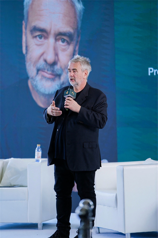 Luc Besson Masterclass: AI can't write "Dog God" and "Big Blue" - iNEWS